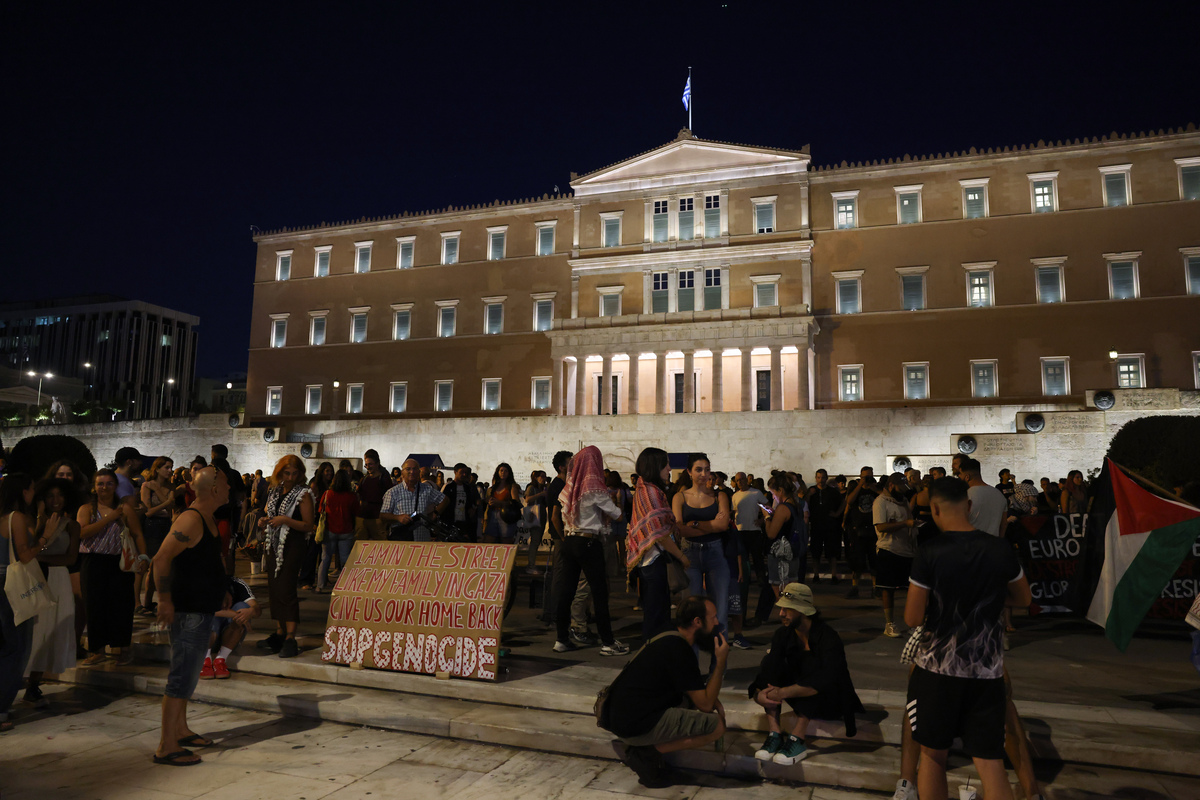 Pro-Palestinian group protests outside Israeli-linked hotel in Greece ...