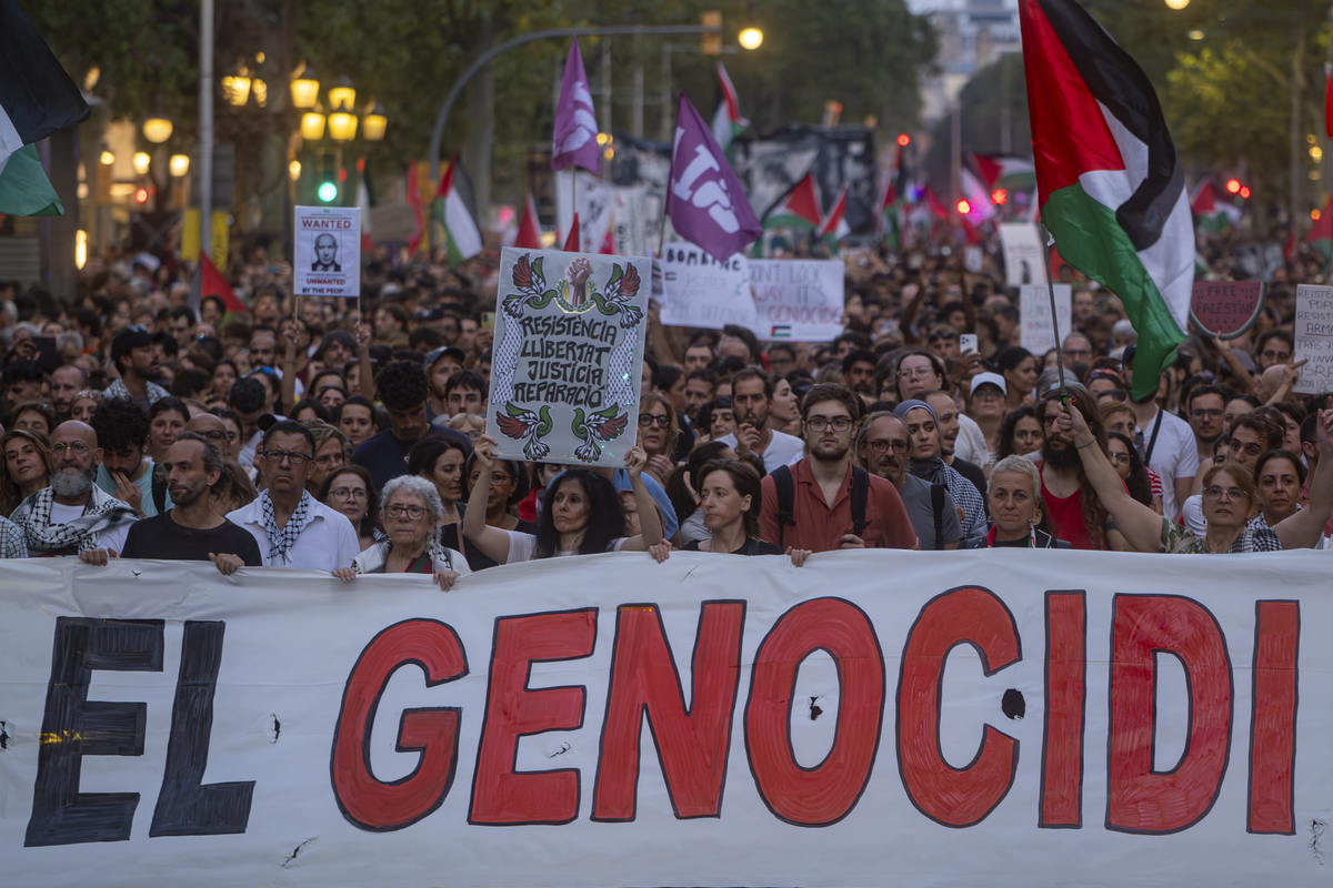 Thousands in Spain protest Israel’s attacks on Gaza – Middle East Monitor