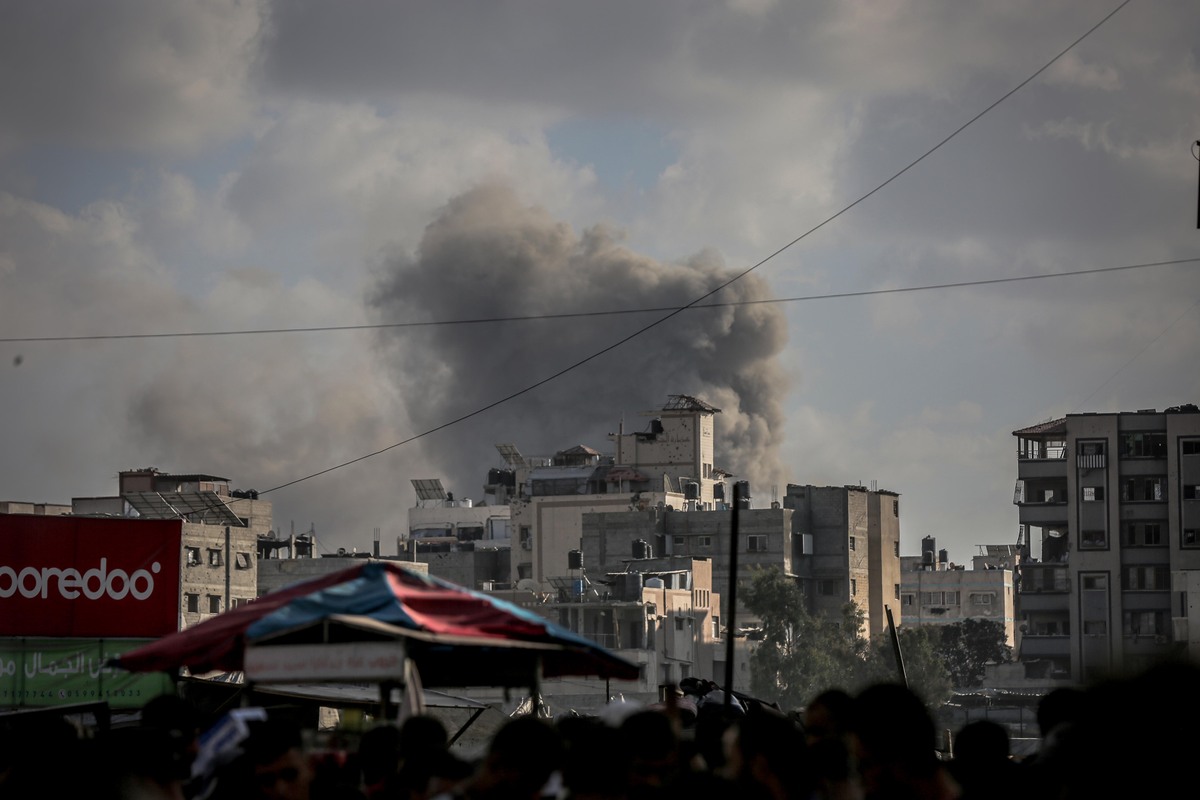 Israeli army organizes intense attacks on al-Jalaa Street in Gaza ...