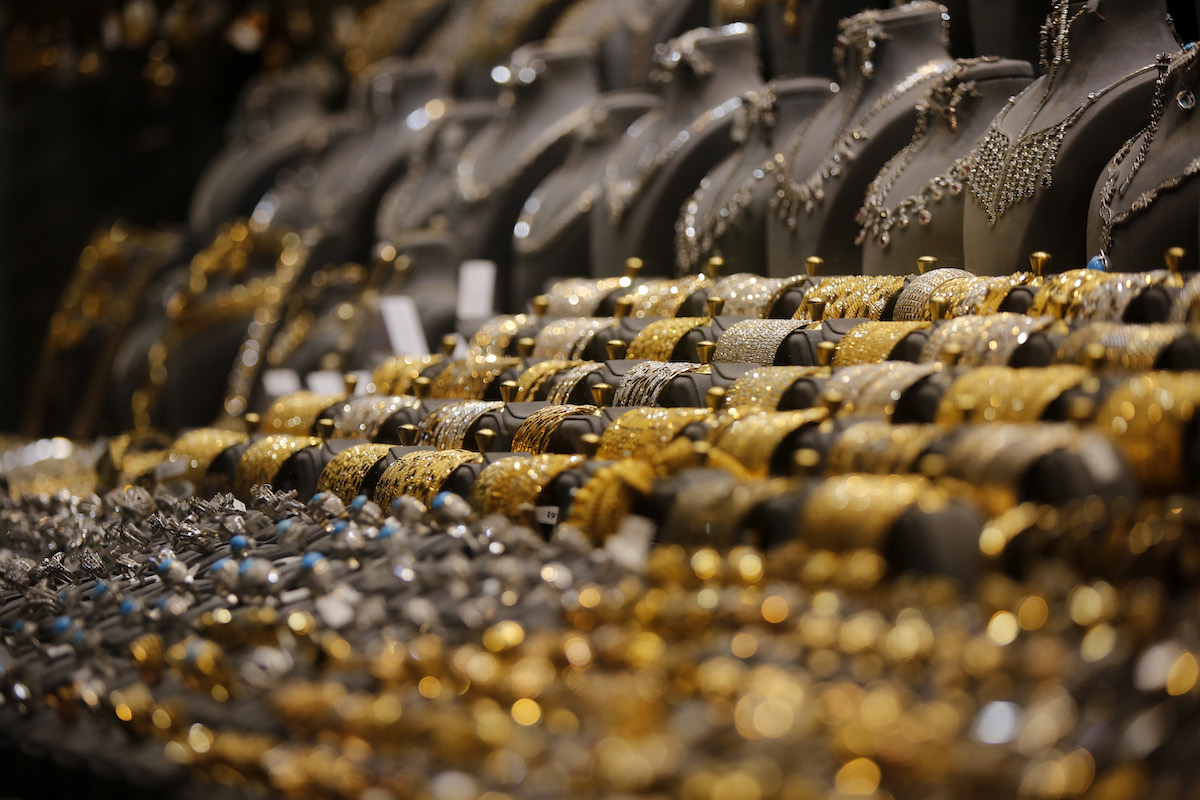 Iranians flock to gold markets as currency hits record lows – Middle ...