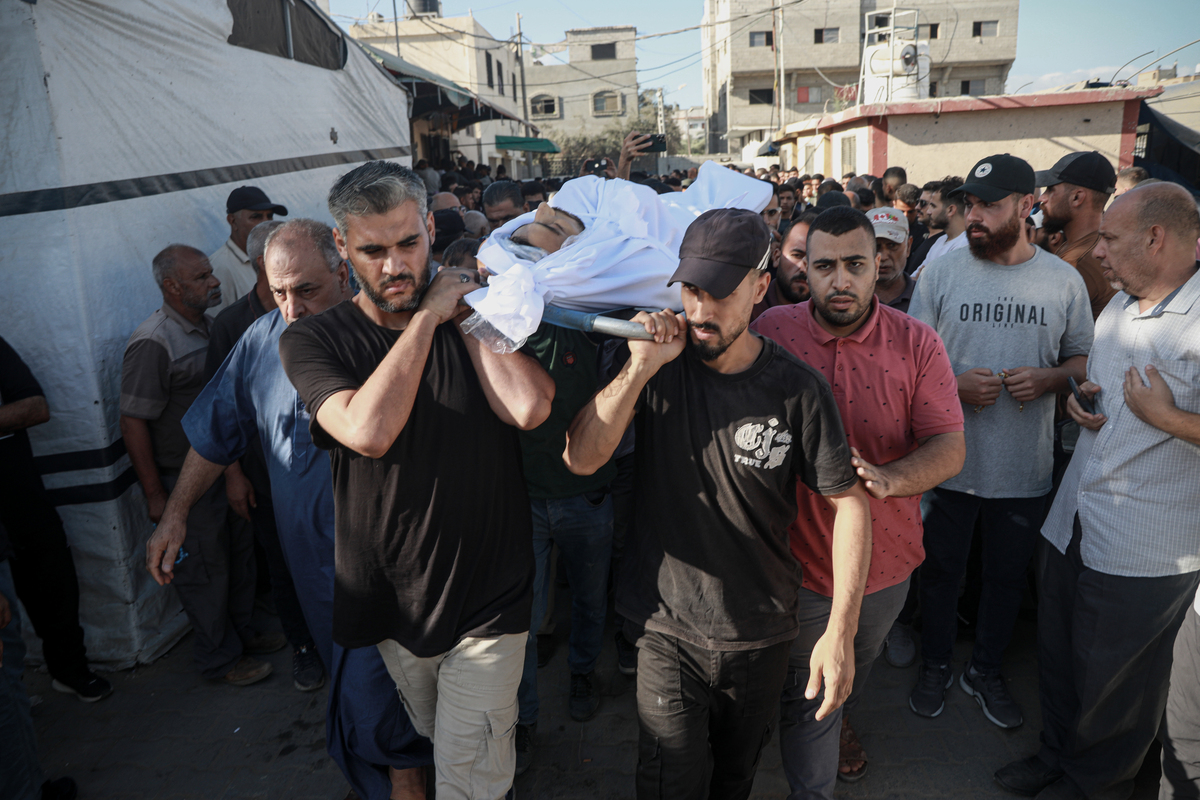 Journalist Yahya Barzaq laid to rest after Israeli strike in Deir al ...