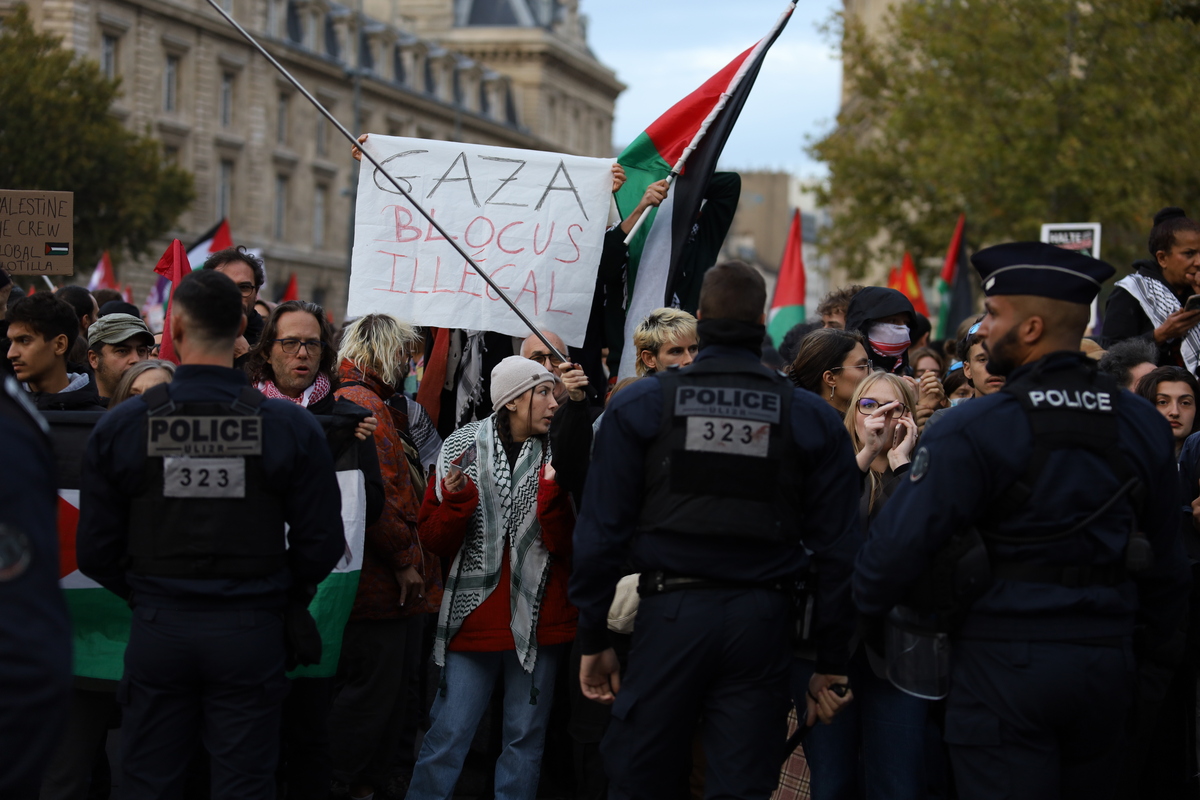 Four arrested after protests disrupt Israeli philharmonic concert in ...