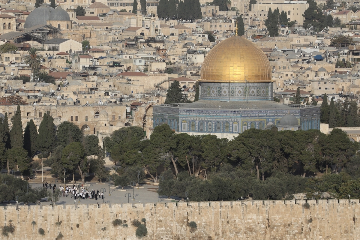 Over 100 illegal Israeli settlers storm Al-Aqsa Mosque in occupied East ...