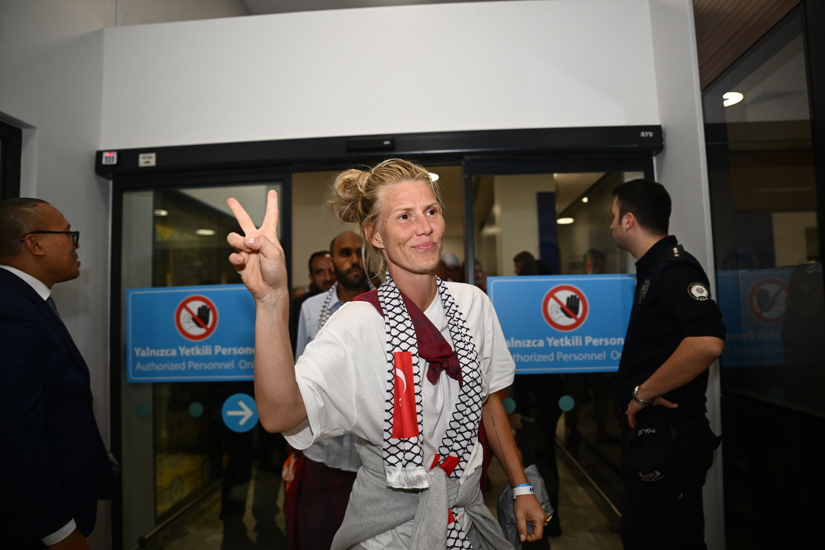Detained activists from Freedom Flotilla Coalition arrives in Istanbul ...