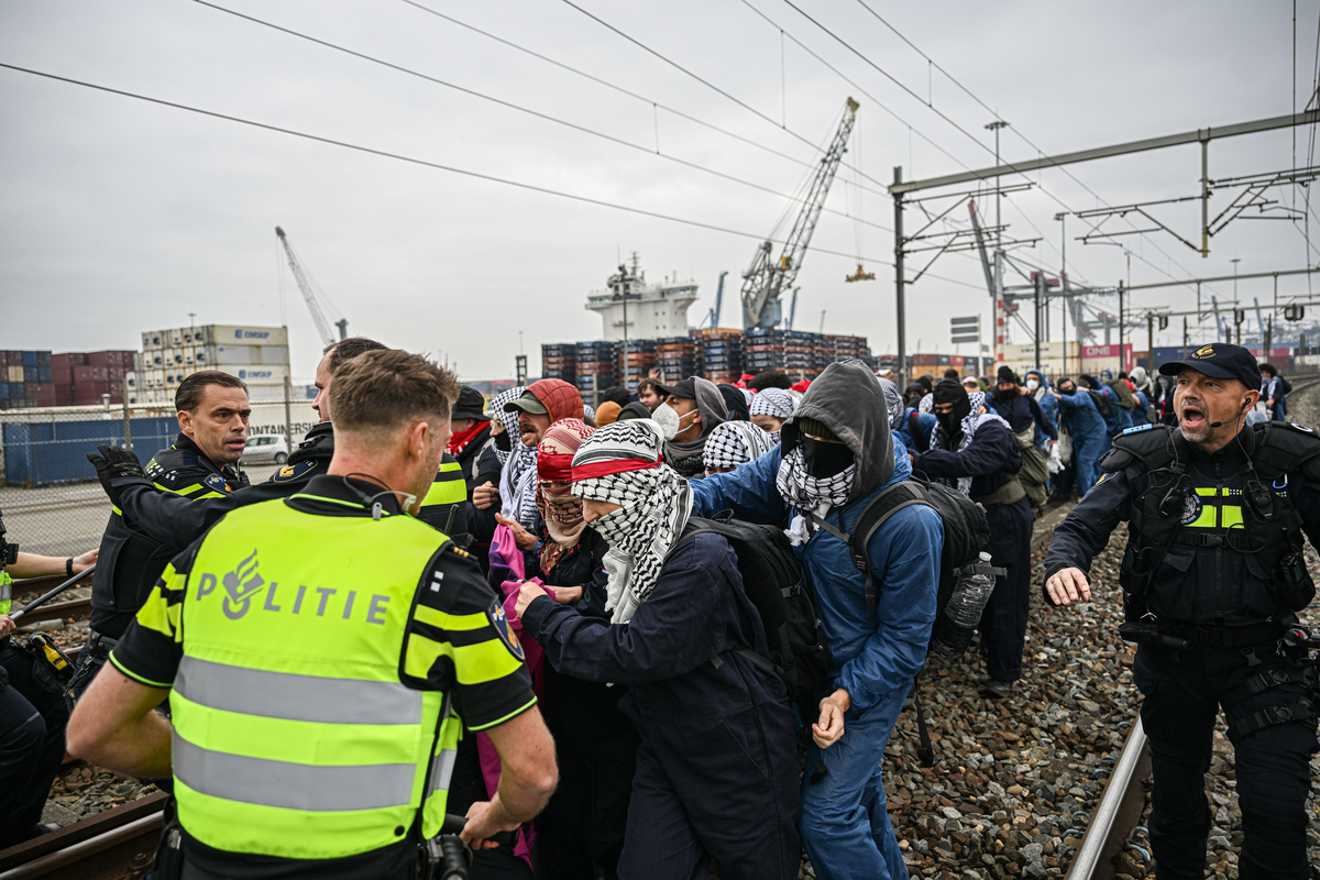 Several arrested as activists block railway in Gaza solidarity protest ...