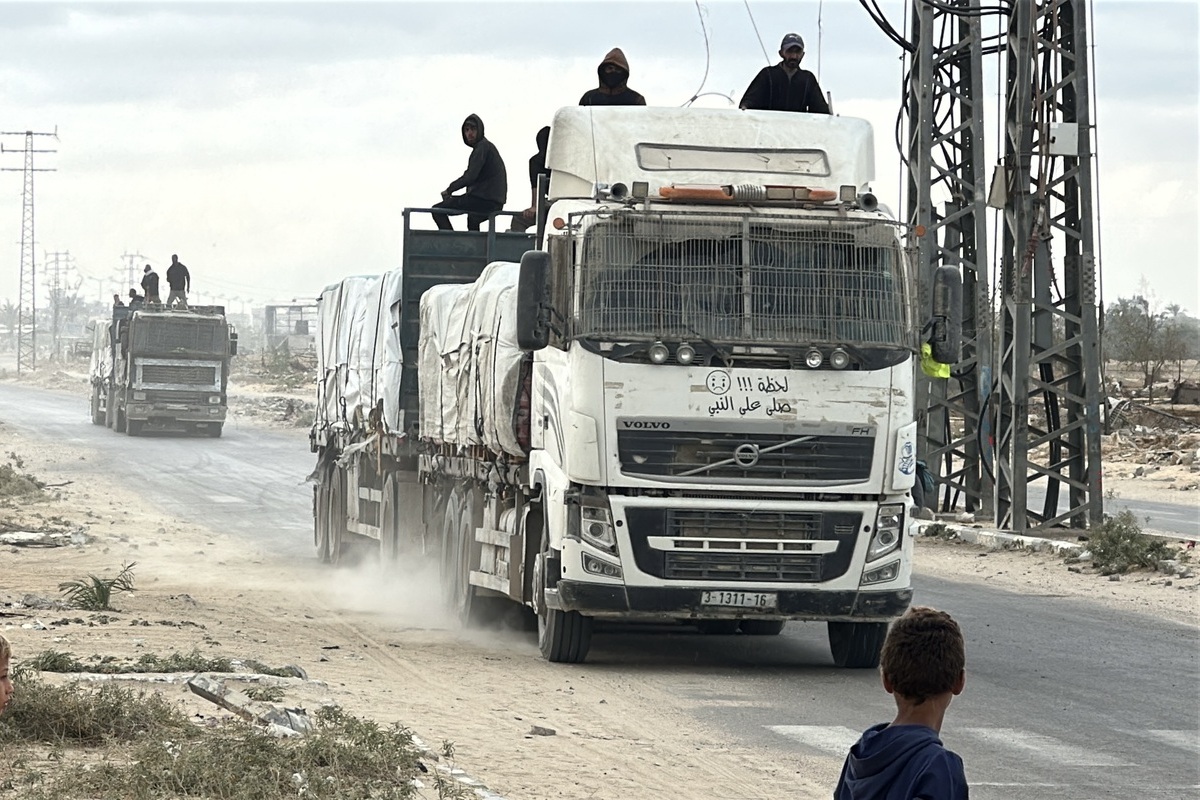 The first aid trucks reach Gaza after the ceasefire – Middle East Monitor
