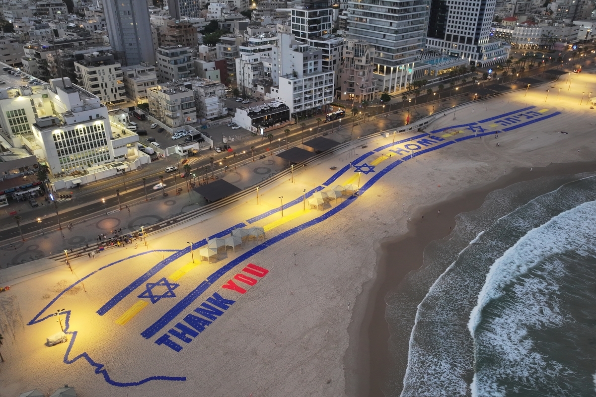 A magnificent welcome in Tel Aviv for Israelis returning after nearly ...