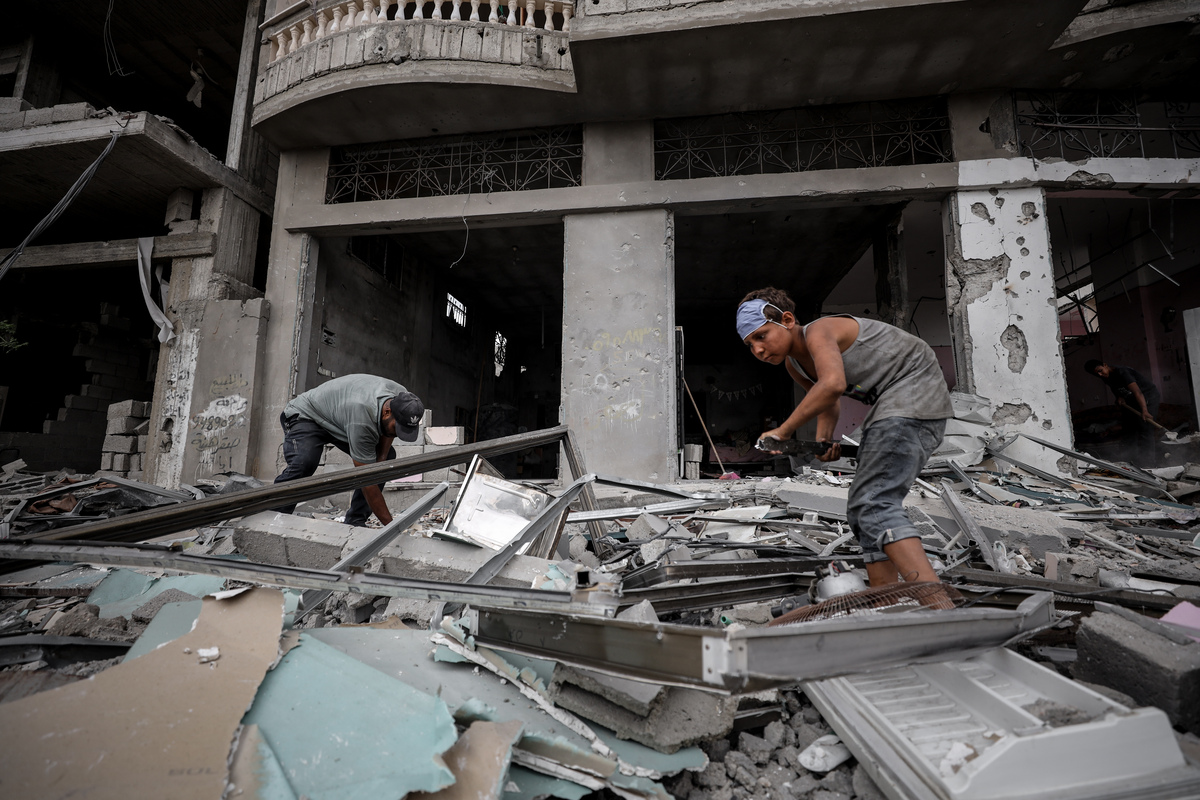The Palestinian Qayed family returned to their home in the Sabra ...