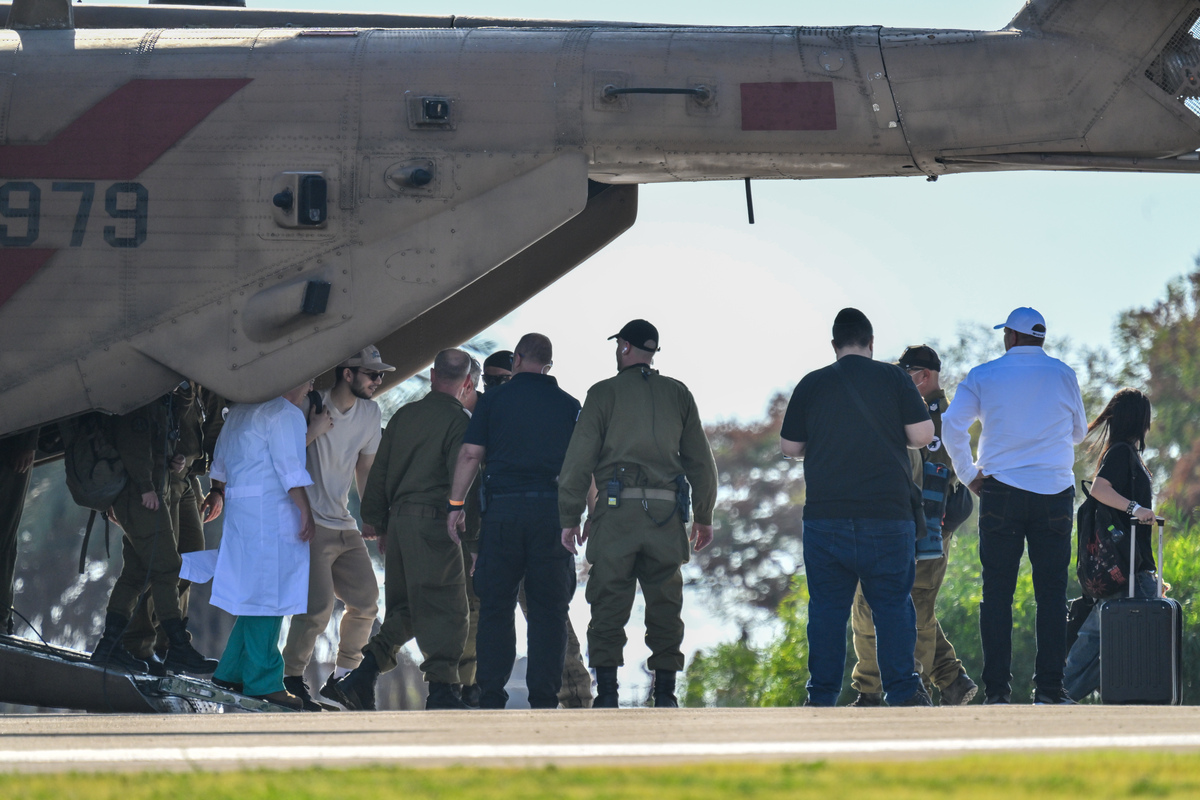 Israeli hostages released after ceasefire agreement arrive at Sheba ...