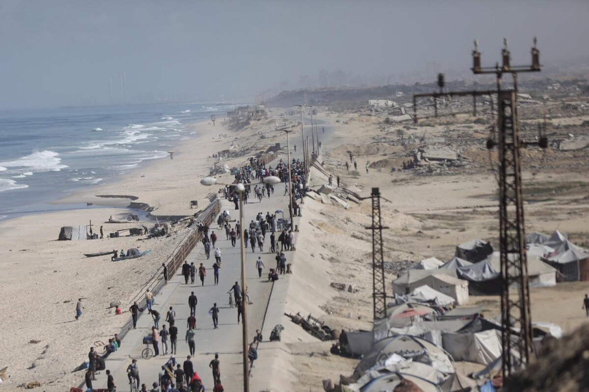 Israeli occupation forces open fire and block roads preventing Gazans ...