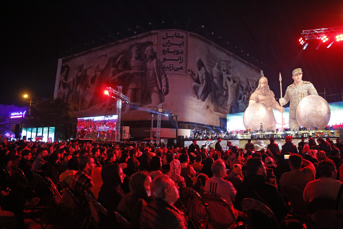 Iranians gather in Tehran as statue of Shapur I’s victory over Rome ...