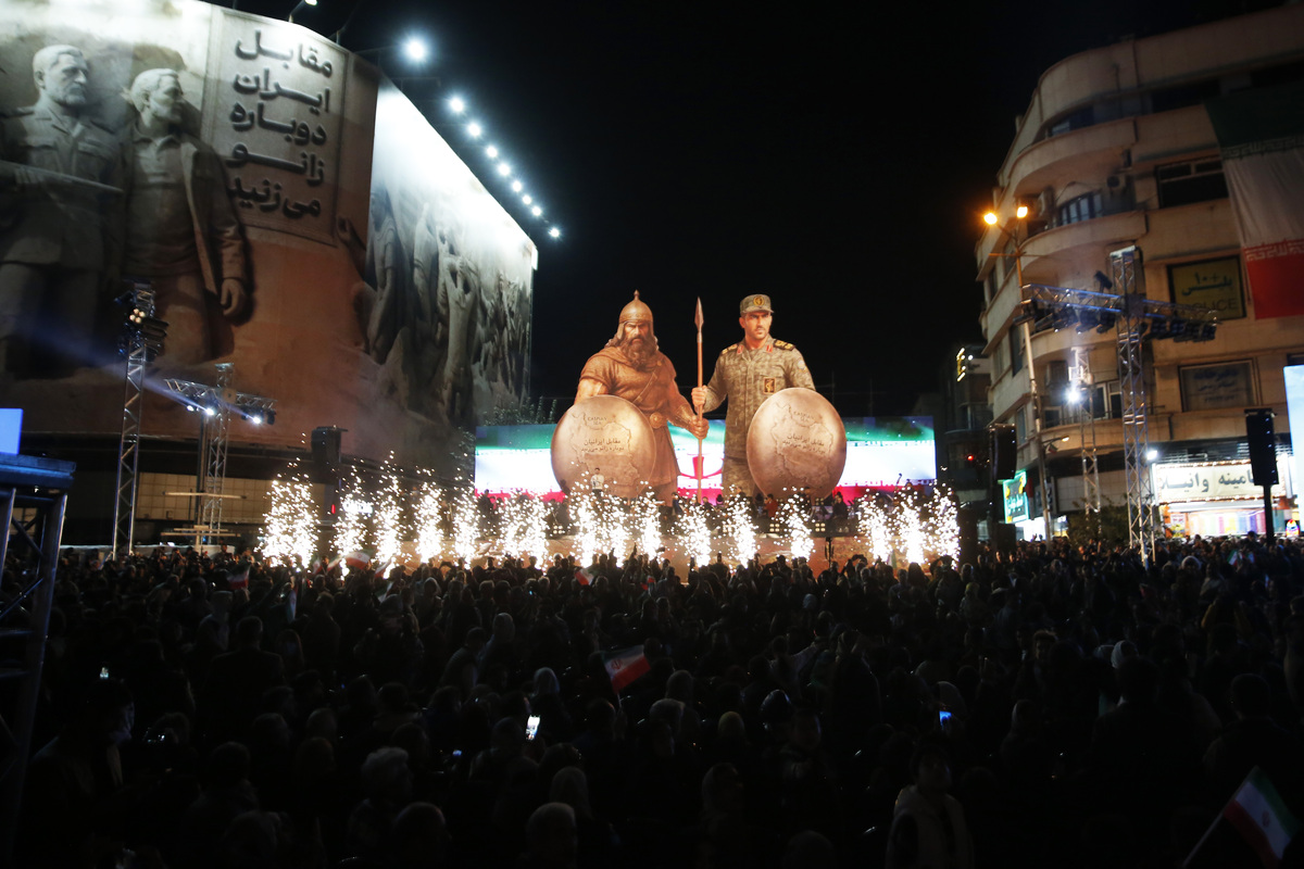 Iranians gather in Tehran as statue of Shapur I’s victory over Rome ...
