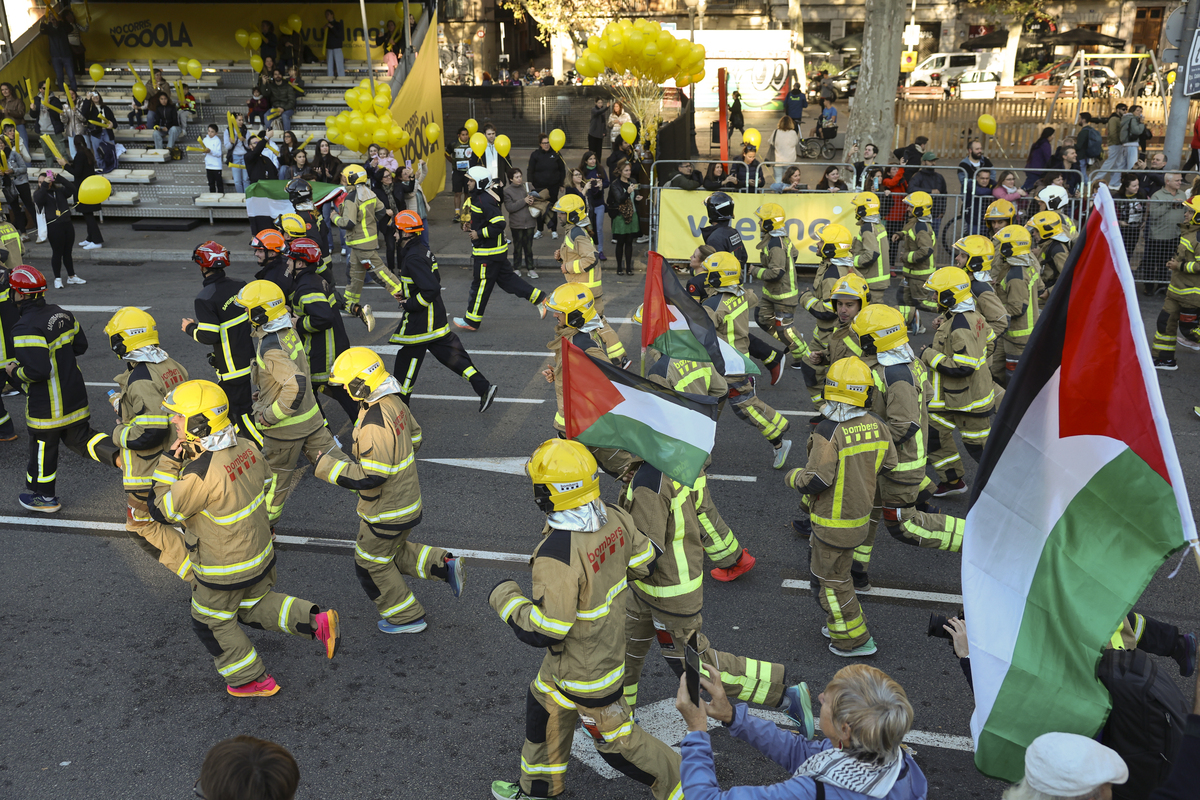 Firefighters display Palestinian flags during Barcelona race – Middle ...