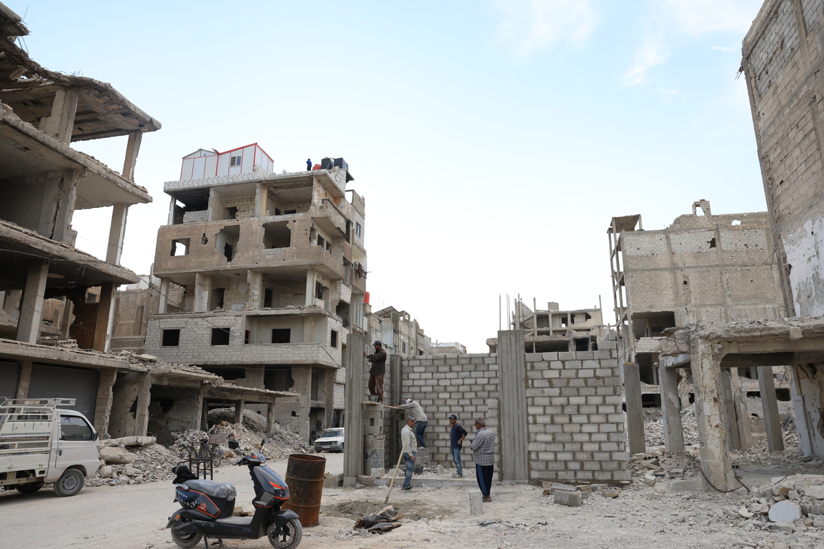 Syrians rebuild war-damaged homes in damascus with their own means ...