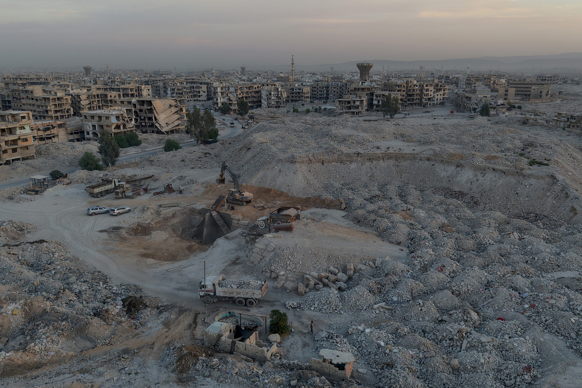Syrians rebuild war-damaged homes in damascus with their own means ...