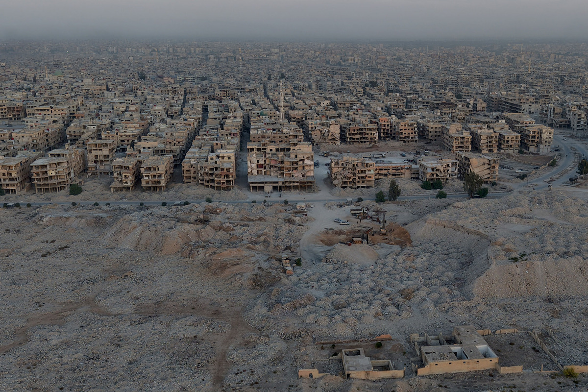 Syrians rebuild war-damaged homes in damascus with their own means ...