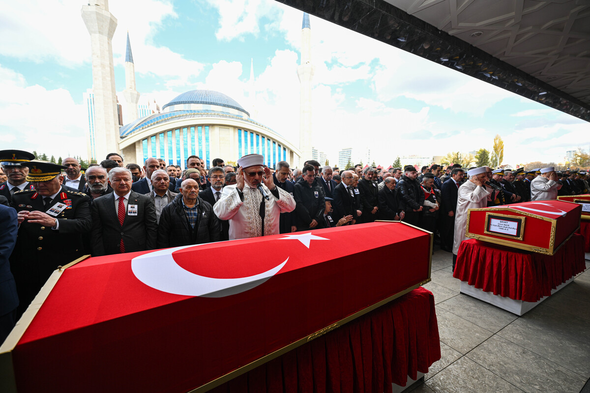 Funeral ceremony of Turkish Air Force Pilots from cargo plane crash in ...