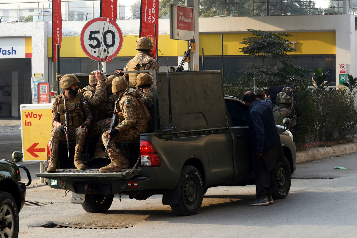 3 troops, 3 militants killed in attack on security forces headquarters ...