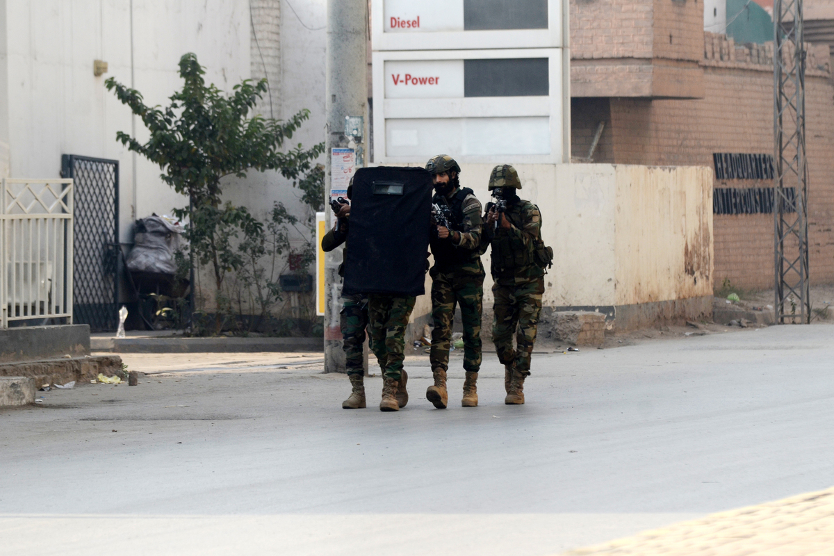 3 troops, 3 militants killed in attack on security forces headquarters ...