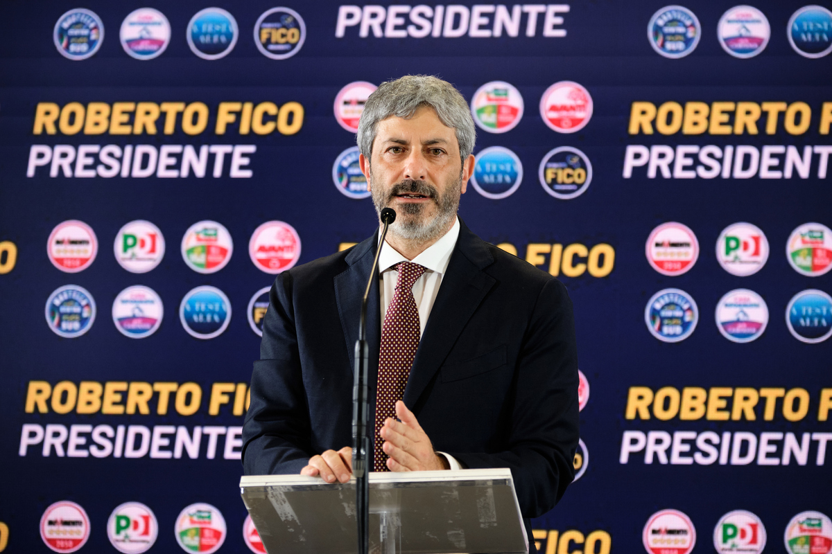 Press conference with new President of Campania Region Roberto Fico ...