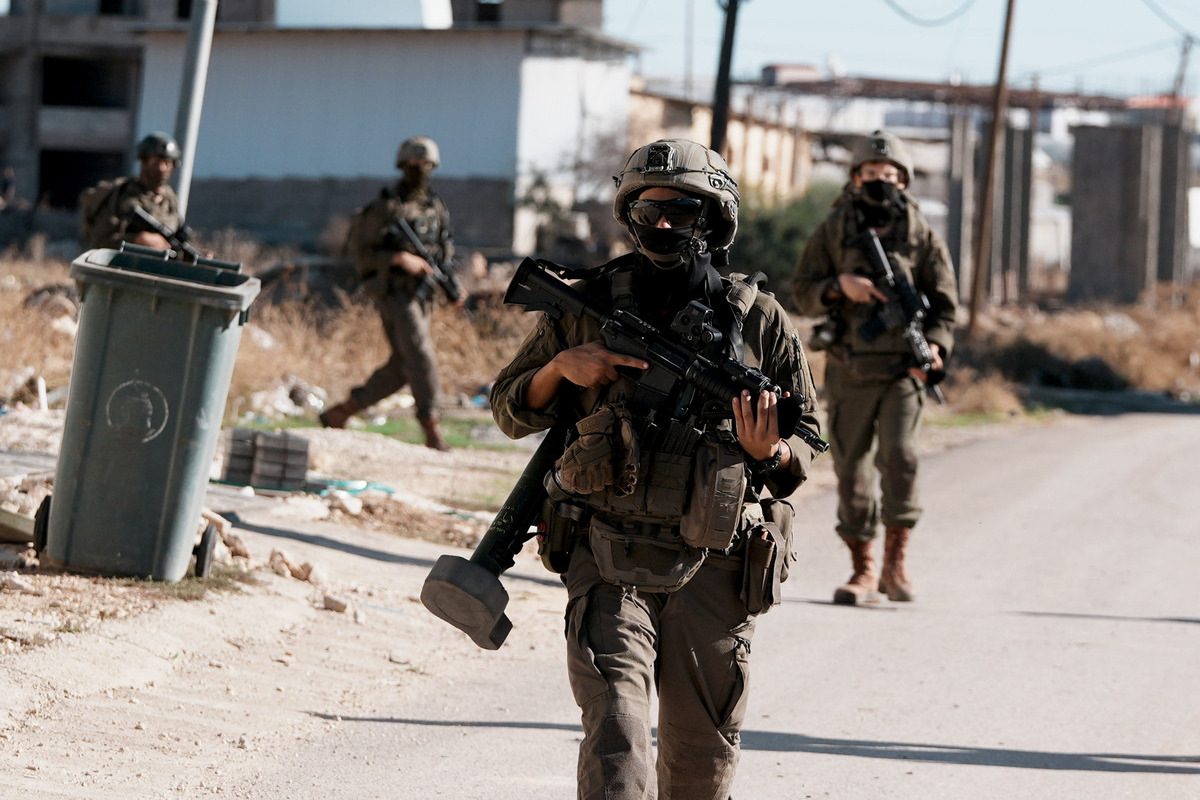 Israeli forces turn homes into military posts during raid in occupied ...