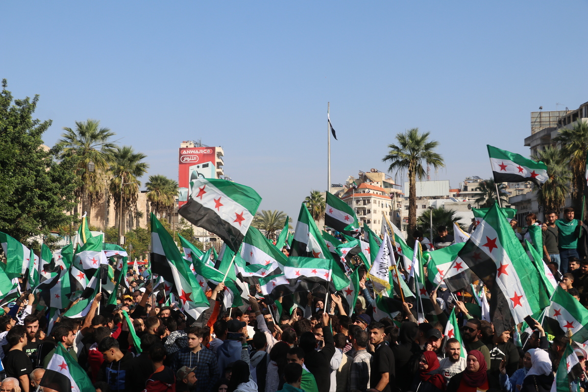 Syria asks Lebanon to hand over Assad-era officers – Middle East Monitor