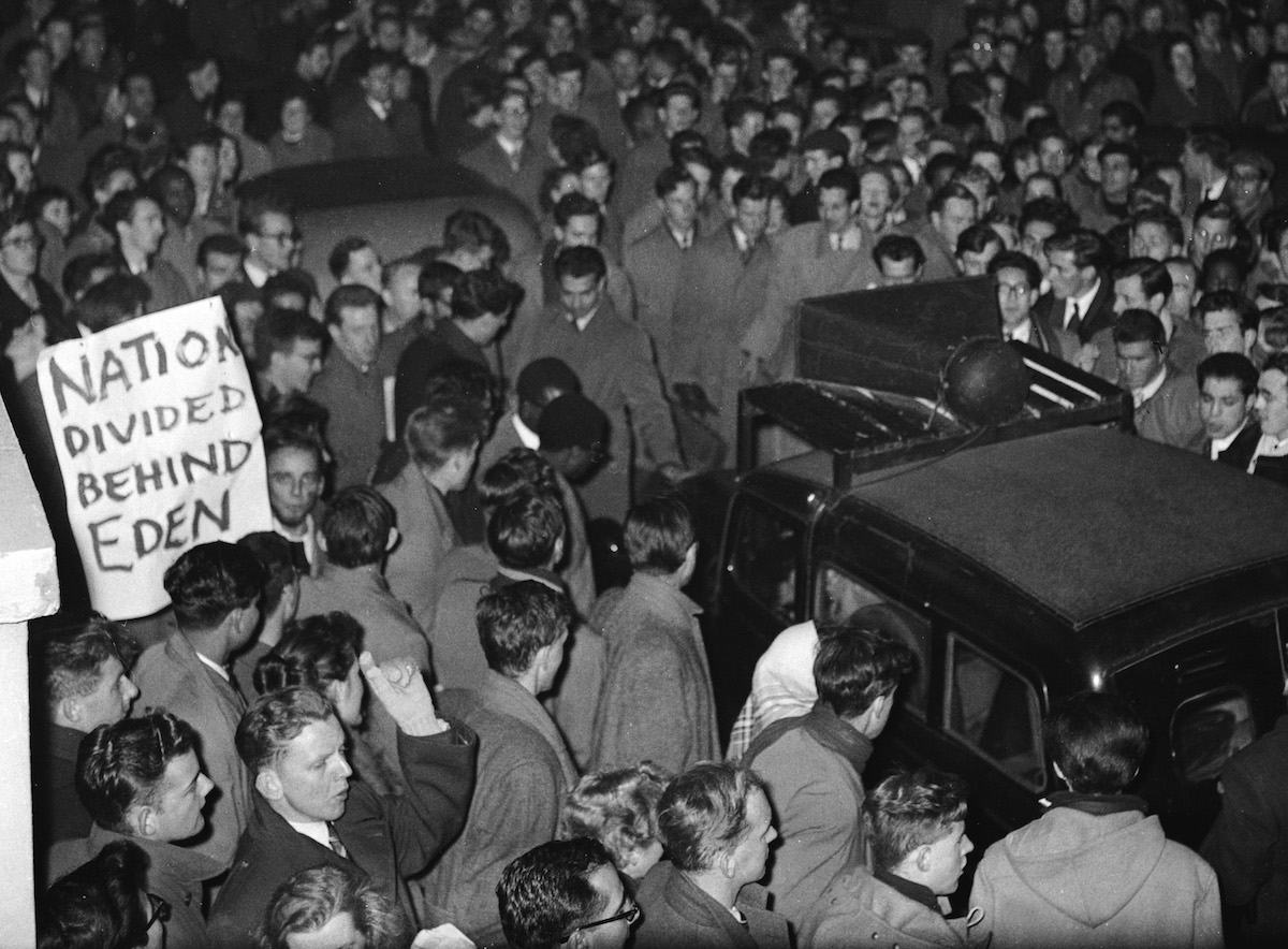 Anti war protests in London during the Suez crisis November 1956 ...