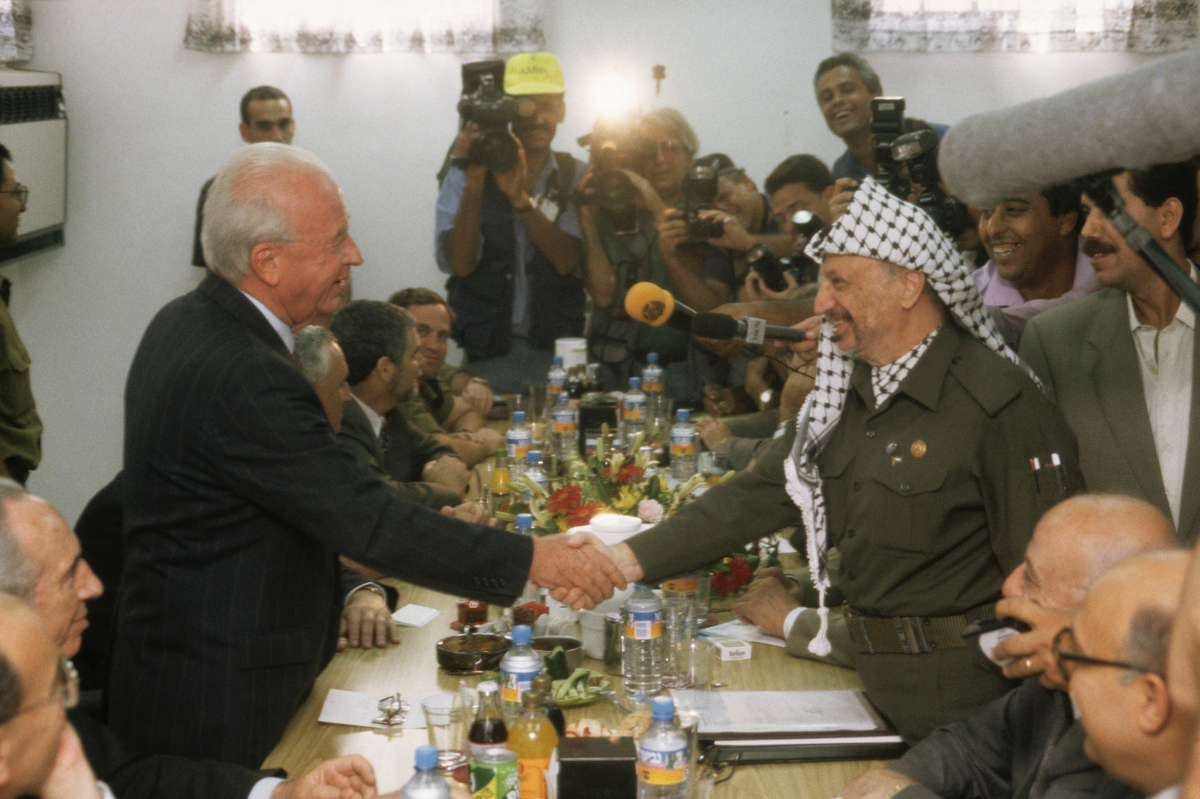 Arafat Meets Rabin at Erez Checkpoint – Middle East Monitor