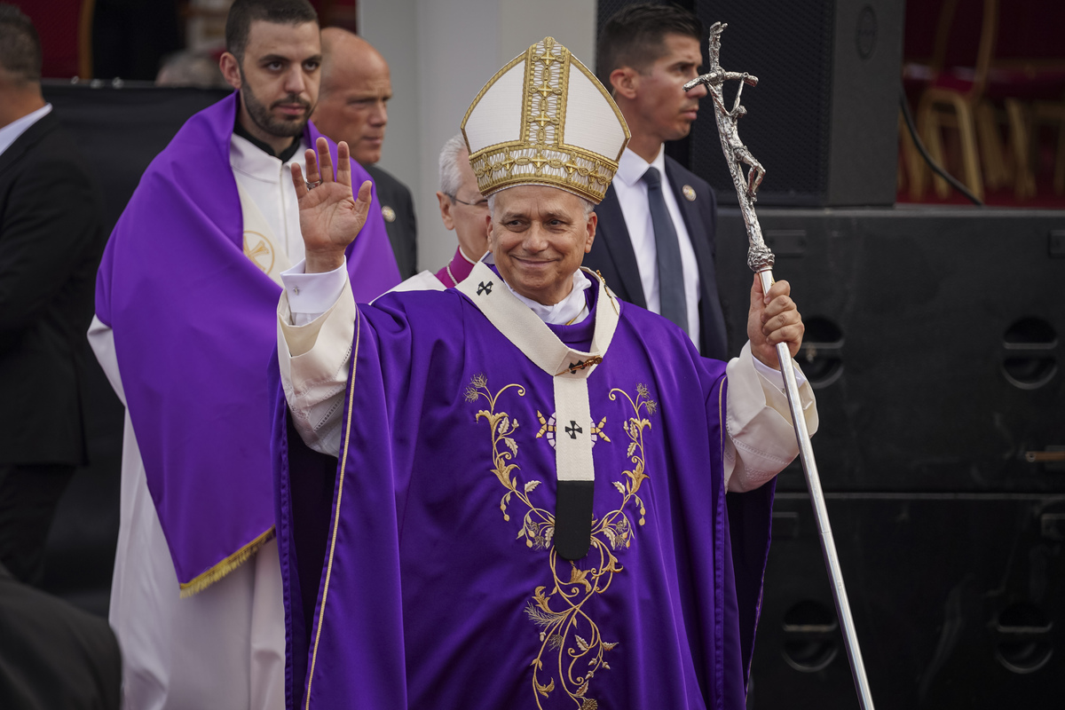 Pope Leo XIV holds open-air mass in Beirut after praying for port blast ...