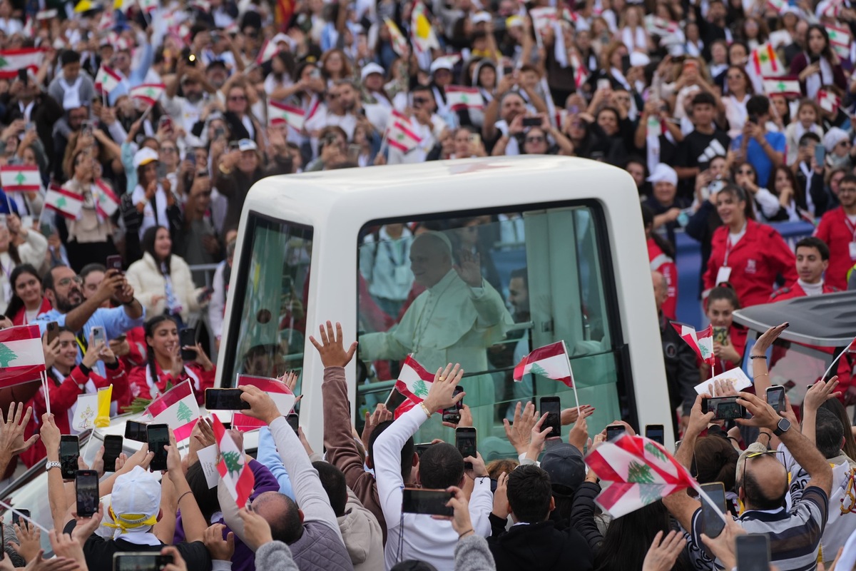 Pope Leo XIV holds open-air mass in Beirut after praying for port blast ...