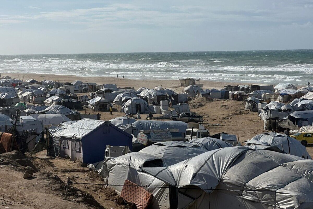 Damage to displaced people’s tents on the Gaza beach due to the storm ...