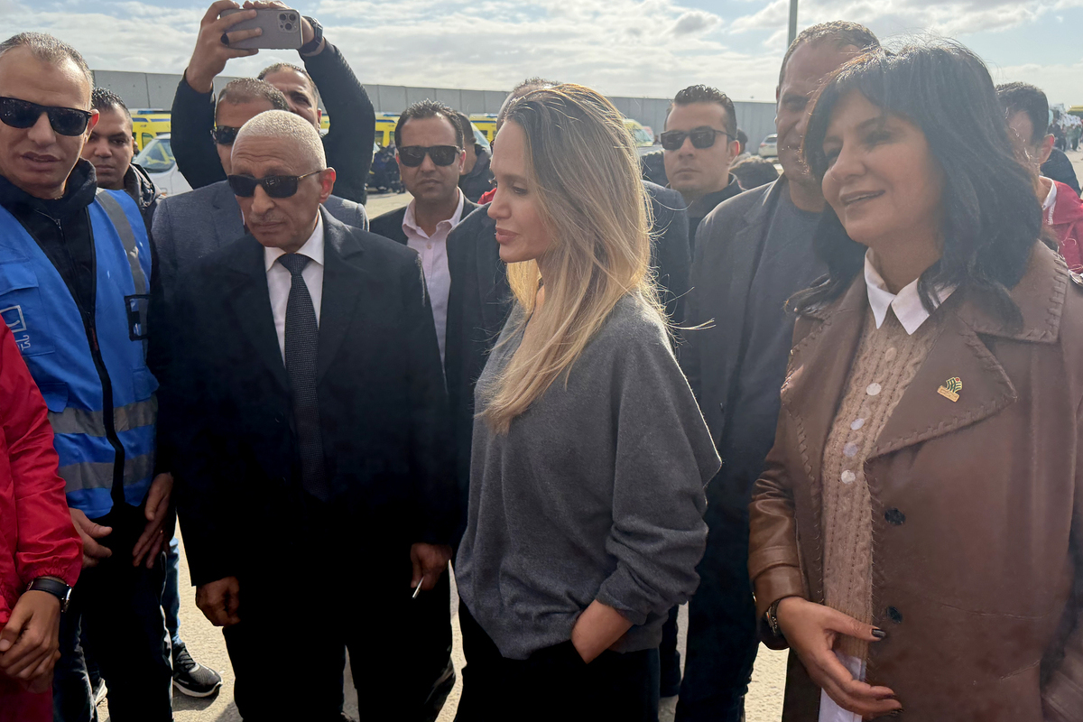 Angelina Jolie visits Rafah Border Crossing in Egypt – Middle East Monitor
