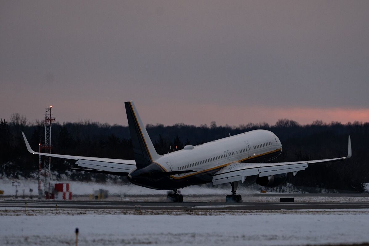 Maduro aircraft arrives at US military base – Middle East Monitor