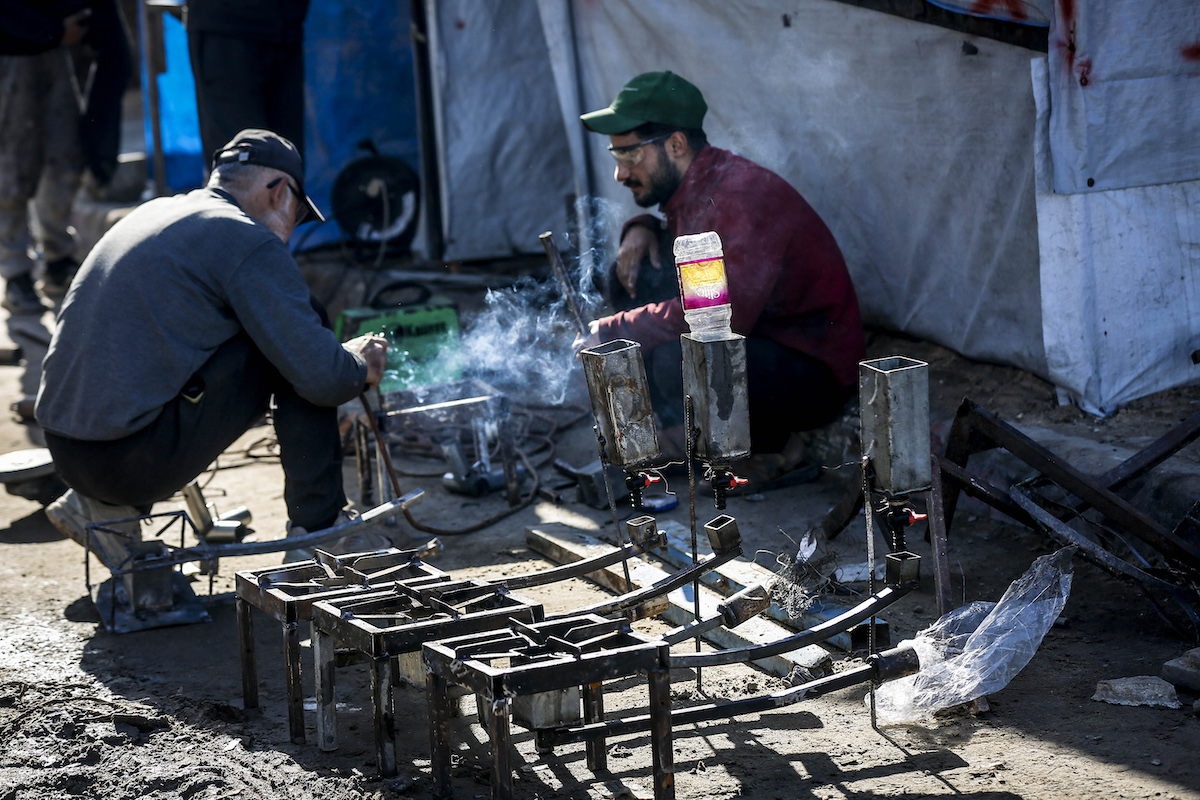 Ironworker in Gaza produces stoves and ovens from pieces collected from ...