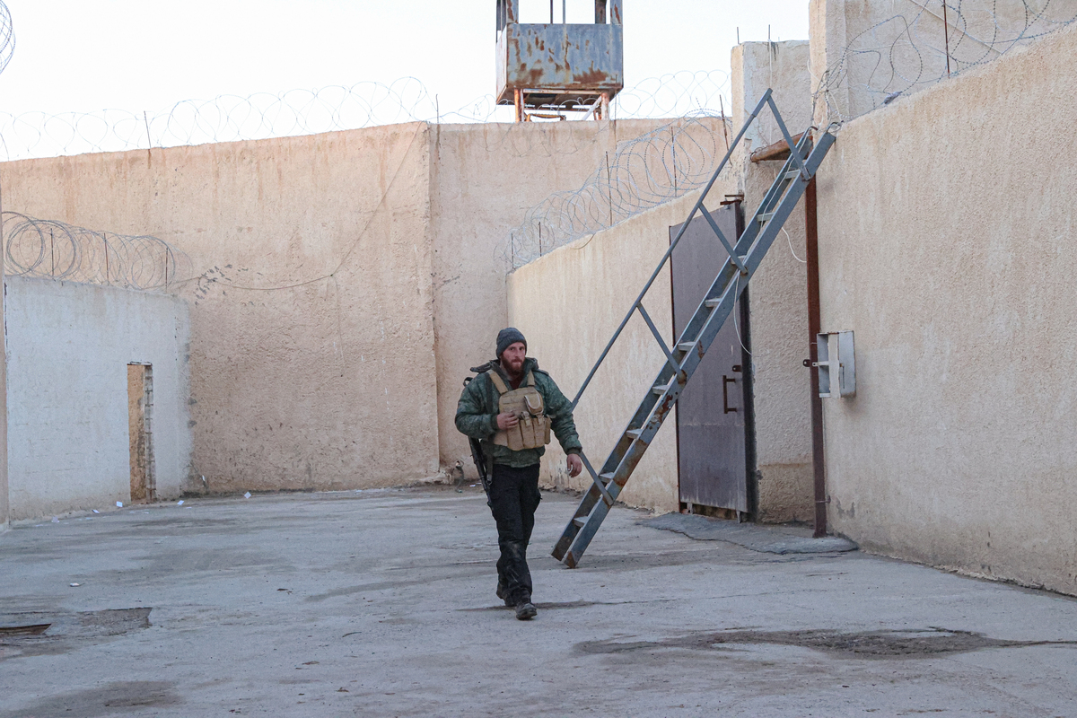 Syrian Army says SDF released ISIS detainees from prison in Hasakah ...