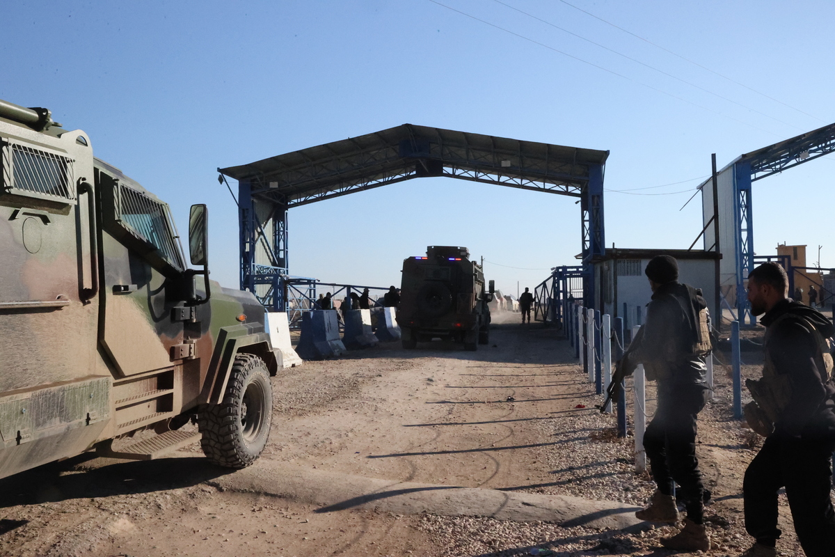 US forces launch mission in Syria to transfer ISIS detainees to Iraq ...