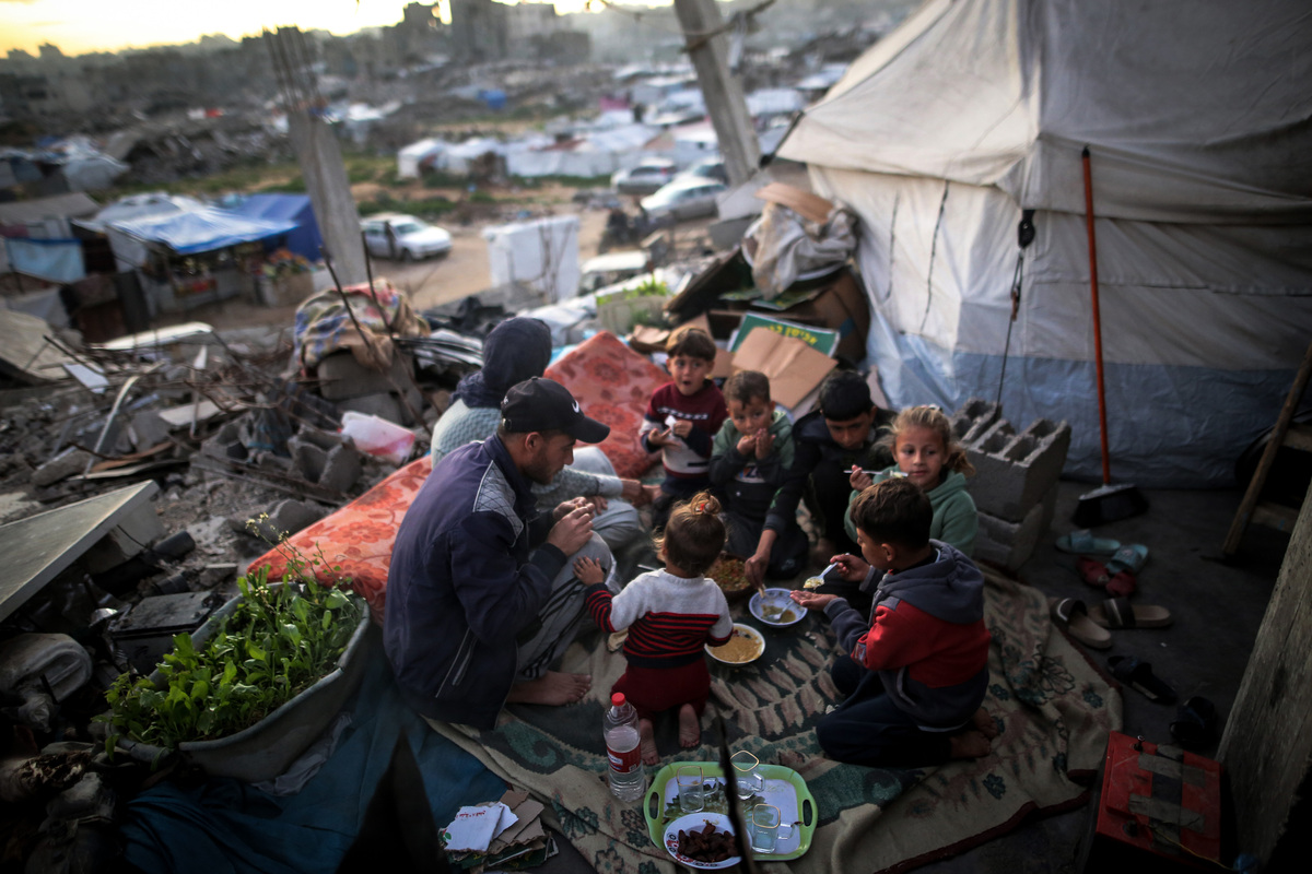 Gazan family breaks fast on the rubble of their destroyed home – Middle ...